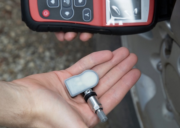 Tire Pressure Monitoring System (TPMS): What It Is & How to Reset It ...